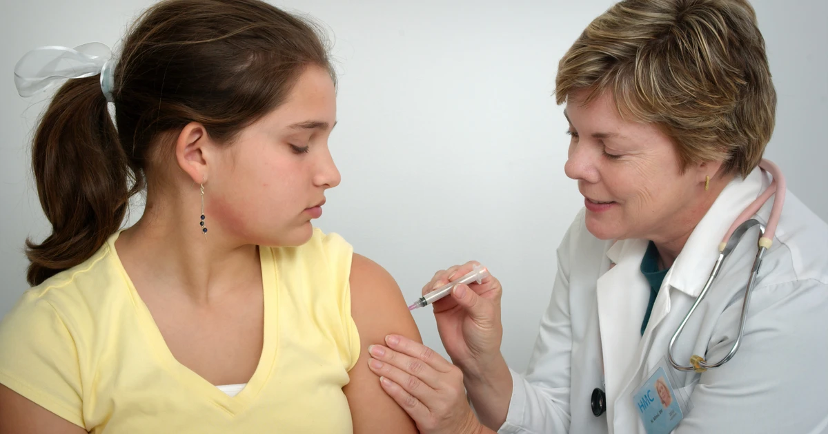 How to give an intramuscular injection in the buttocks