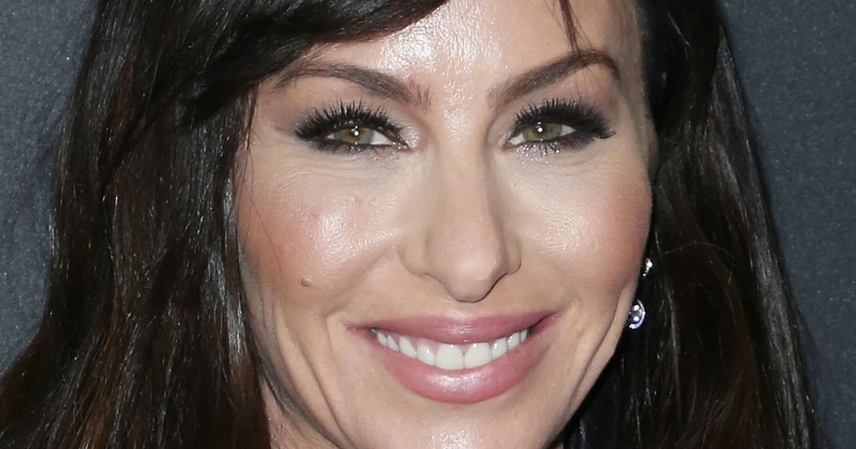 Separating fact from fiction in the life of Molly Bloom: from skiing ...