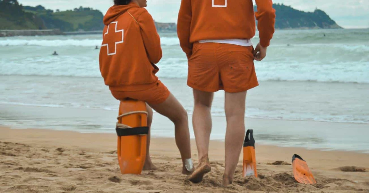 10 Best Shoes For Lifeguards 2021: Protect Your Feet From Blistering ...