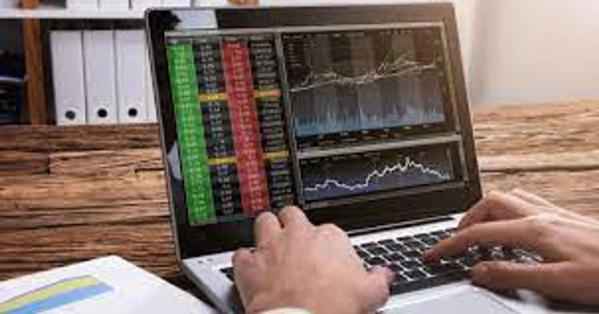 What Are Conventional Brokers Vs. Direct-Access Brokers