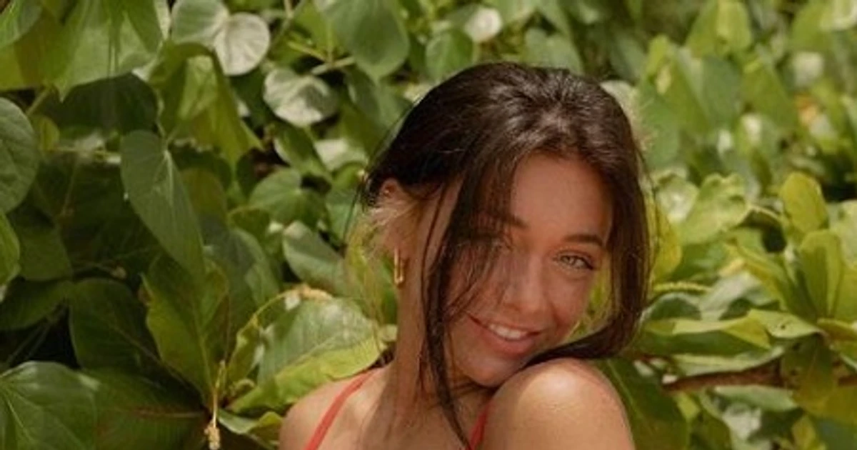 Tabitha Swatosh Currently Lives In Missouri And Is An Extremely Famous ...