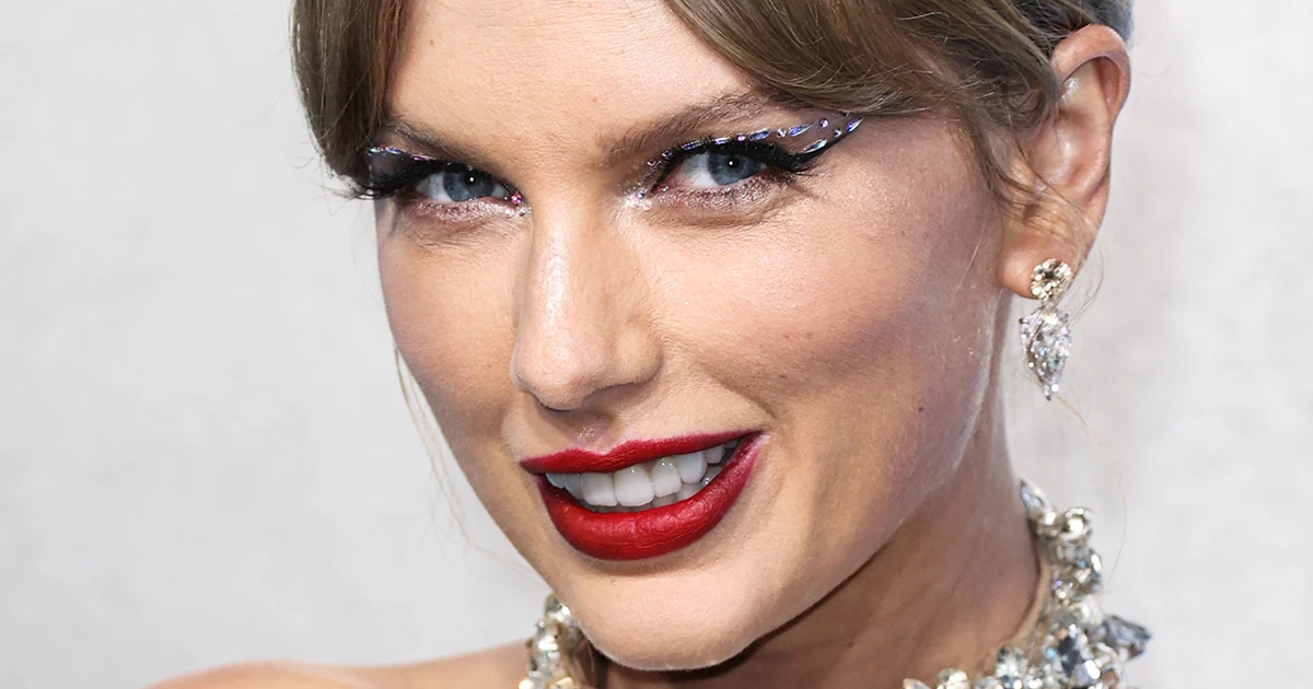 Taylor Swift Dominated The Entire US Top 10 Charts - Making History In ...