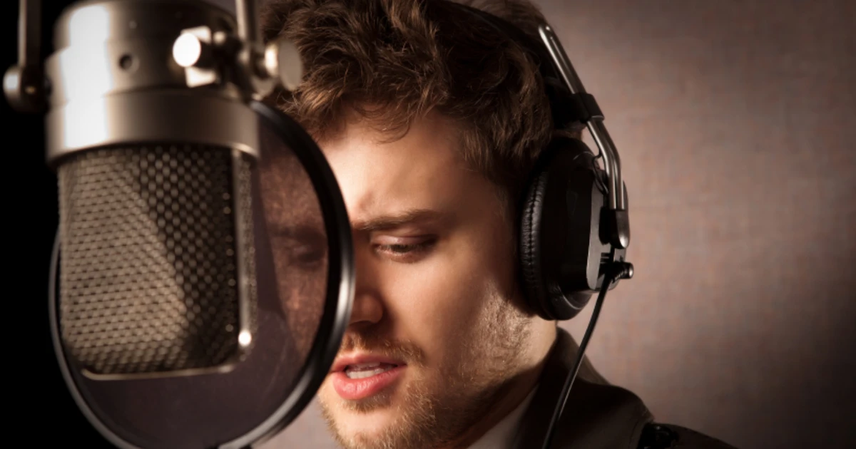 Best Headphones For Singing - Hear Yourself Clearly