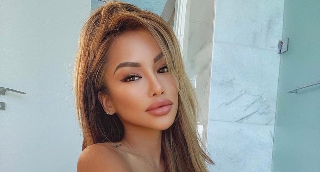 Cj Miles - A Well-known Filipino Curvy Model