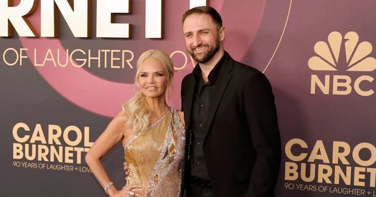 Kristin Chenoweth Marries Josh Bryant With Pink Wedding Theme