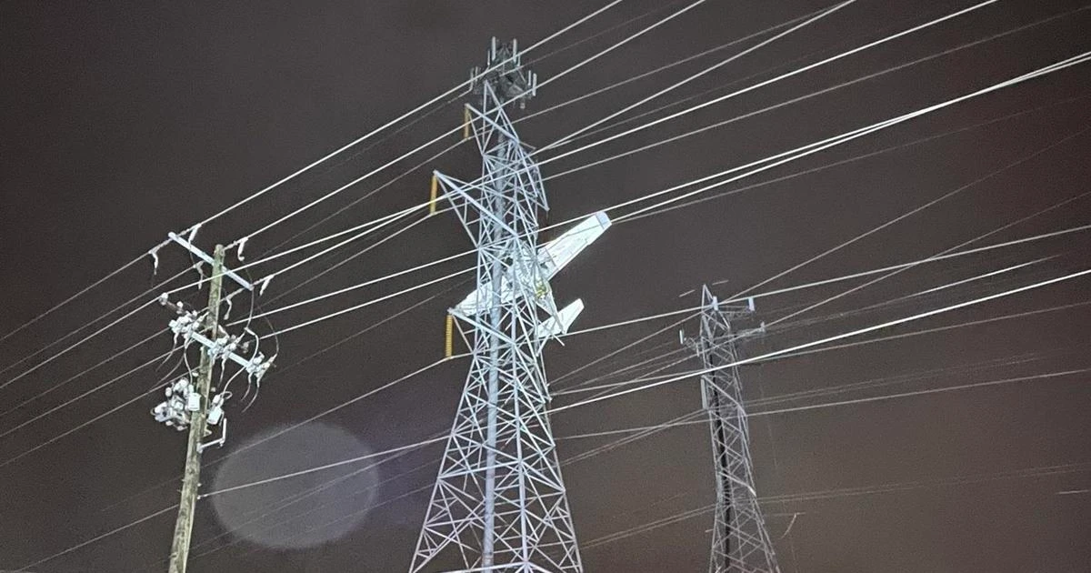 Small Plane Crashes Into Power Lines In Maryland And Knocks Out Power