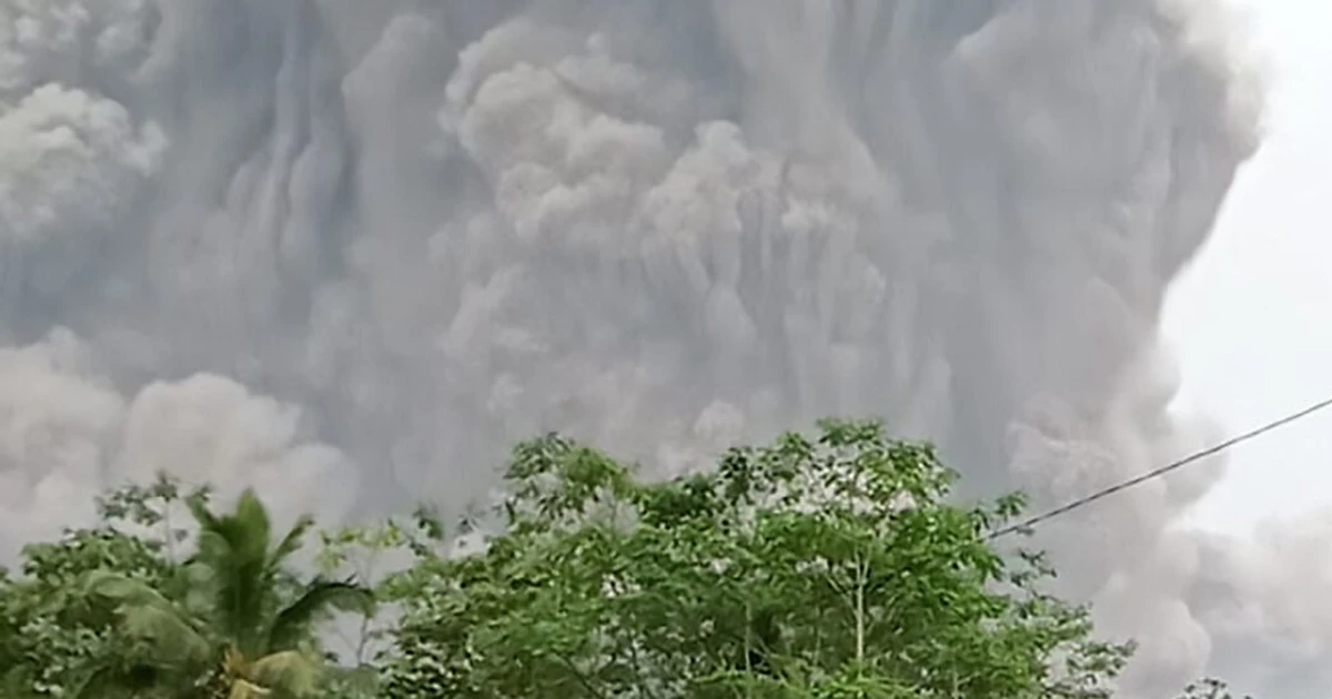 Indonesia Has Raised The Warning To Its Highest Level As A Volcano Erupts